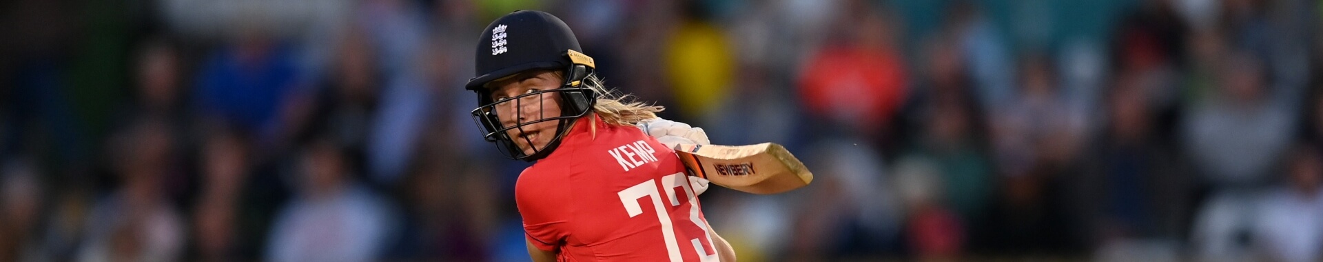 Freya Kemp Wins cinch PCA Women's Young Player Of The Year | The ...